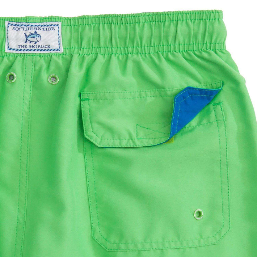 Southern Tide Solid Swim Trunks in Island Reef Green – Country Club Prep